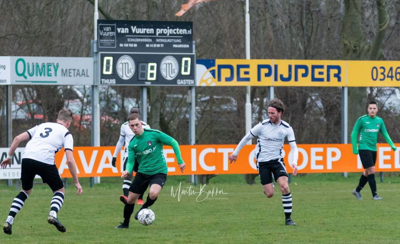FC Almere laat kansen liggen en blijft steken op 1-1 - Het ...
