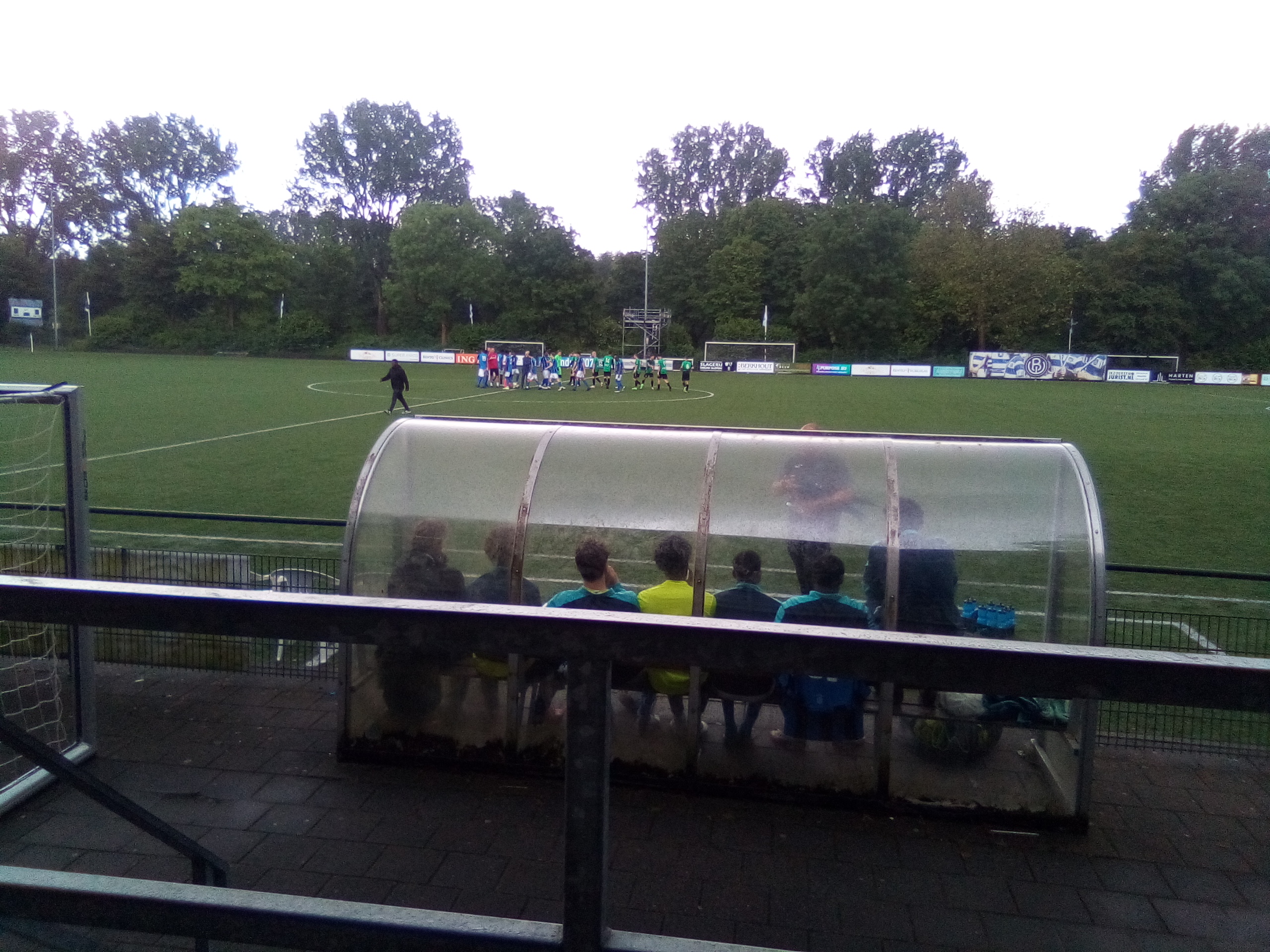 DWS wint van FC Almere in een regenstrijd - Het Amsterdamsche Voetbal