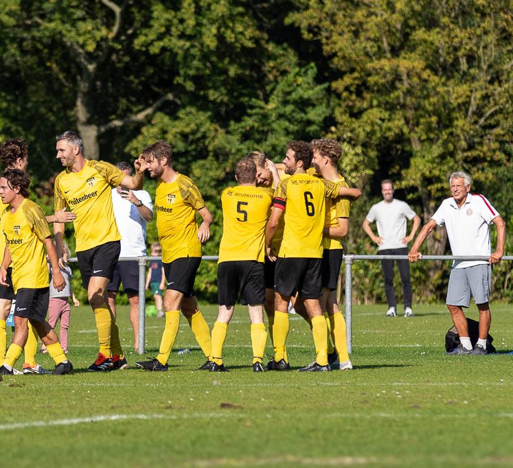 DVVA wint na rust van Real Sranang - Het Amsterdamsche Voetbal