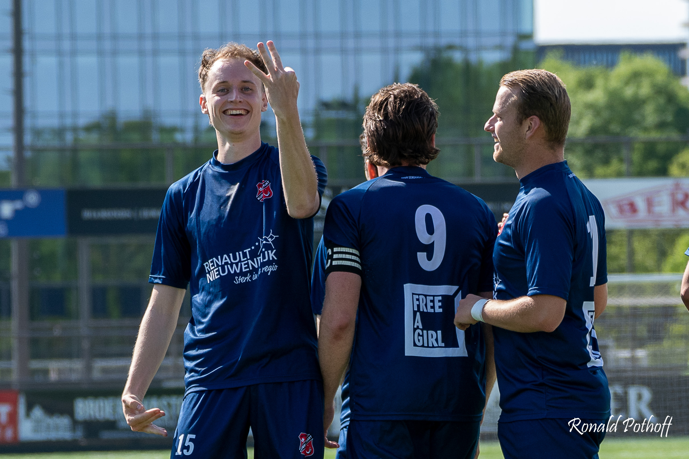 AFC (ZA.) kan het niet bolwerken tegen sterker RKDES - Het ...
