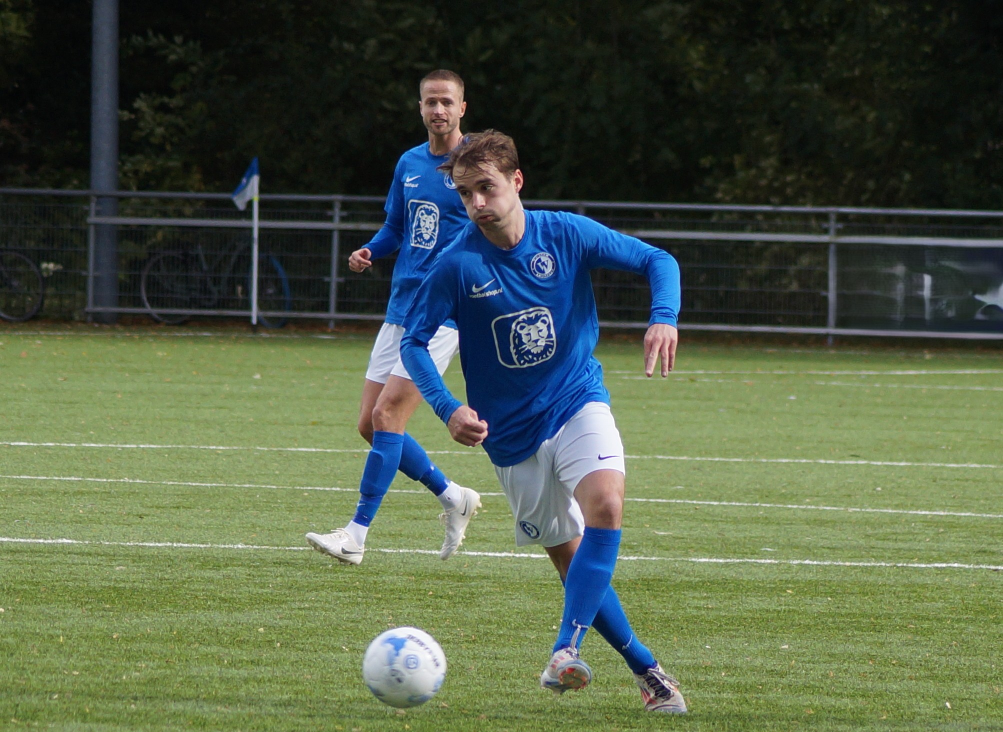 WV-HEDW ontsnapt aan nederlaag in Castricum: jeugdspeler Mats Eising ...