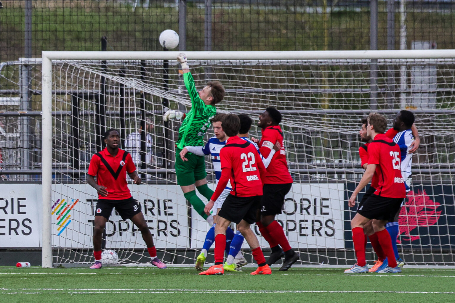 AFC klimt na knappe zege op Spakenburg - Het Amsterdamsche Voetbal