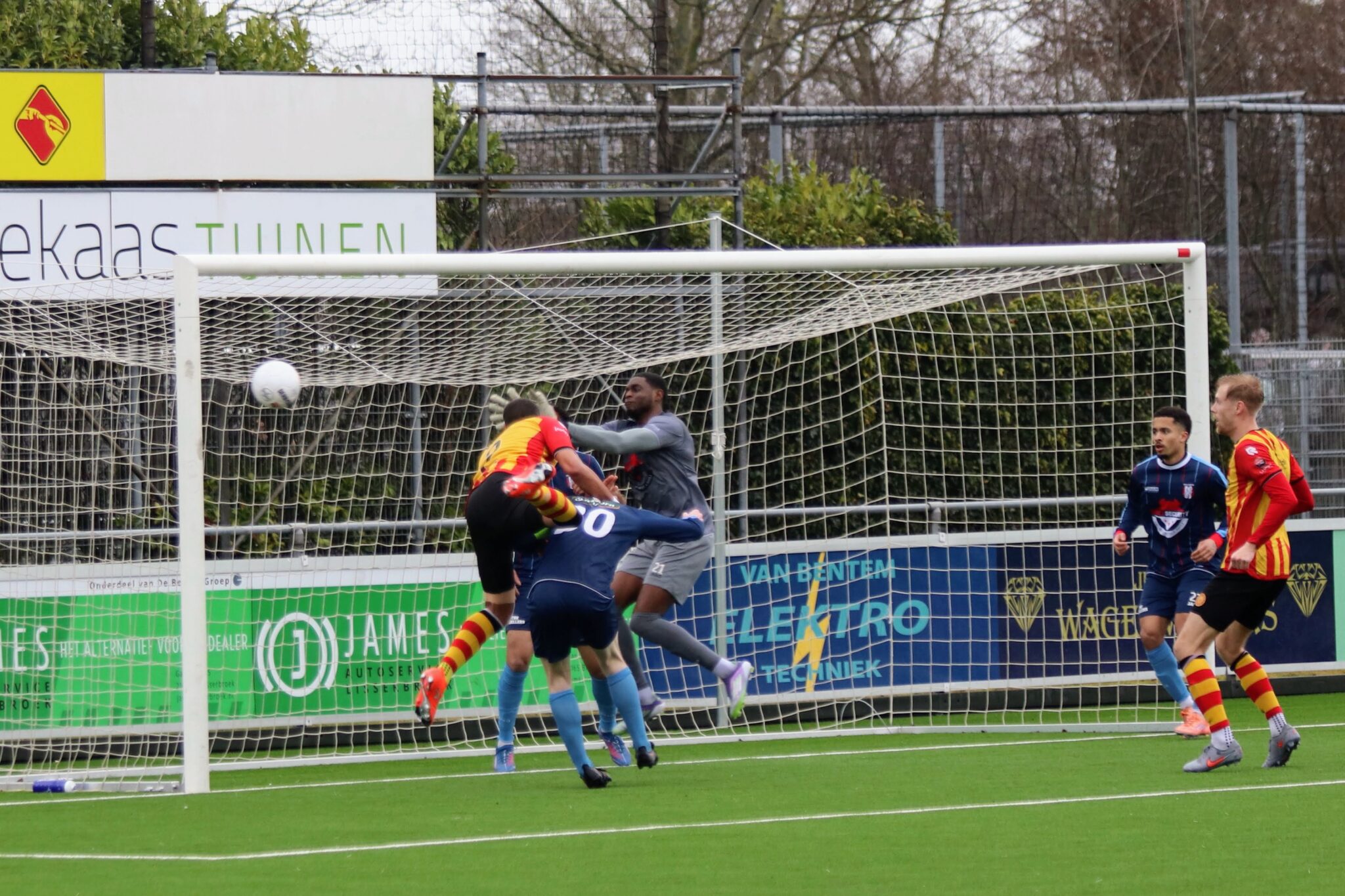 Ongekende oor wassing voor OFC. CTO '70 nog geen periodekampioen. FC ...