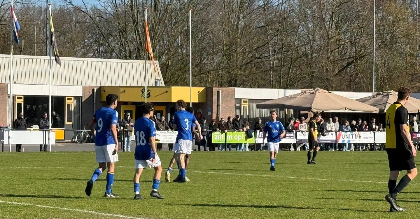 FC Weesp verstevigt koppositie met zakelijke zege in Hilversum - Het ...